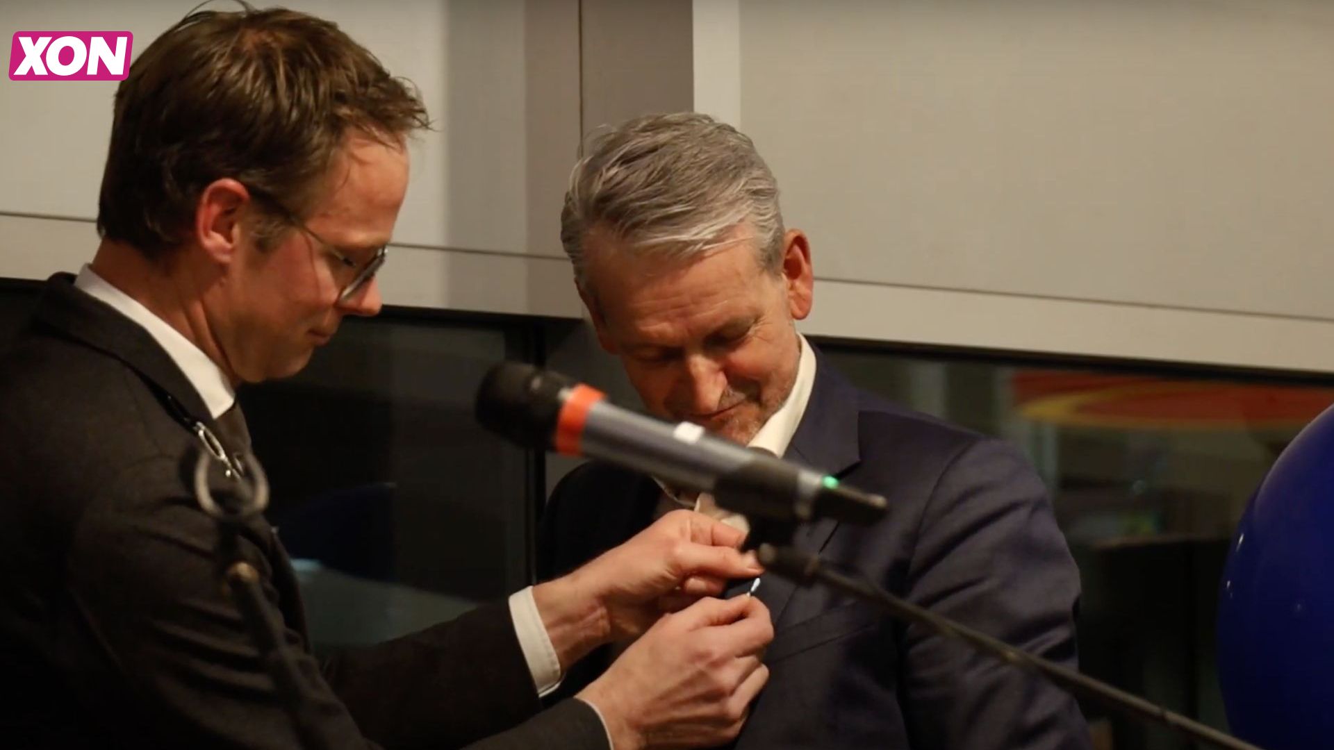 Hans van der Pas kreeg bij afscheid als burgemeester van Rhenen de ...